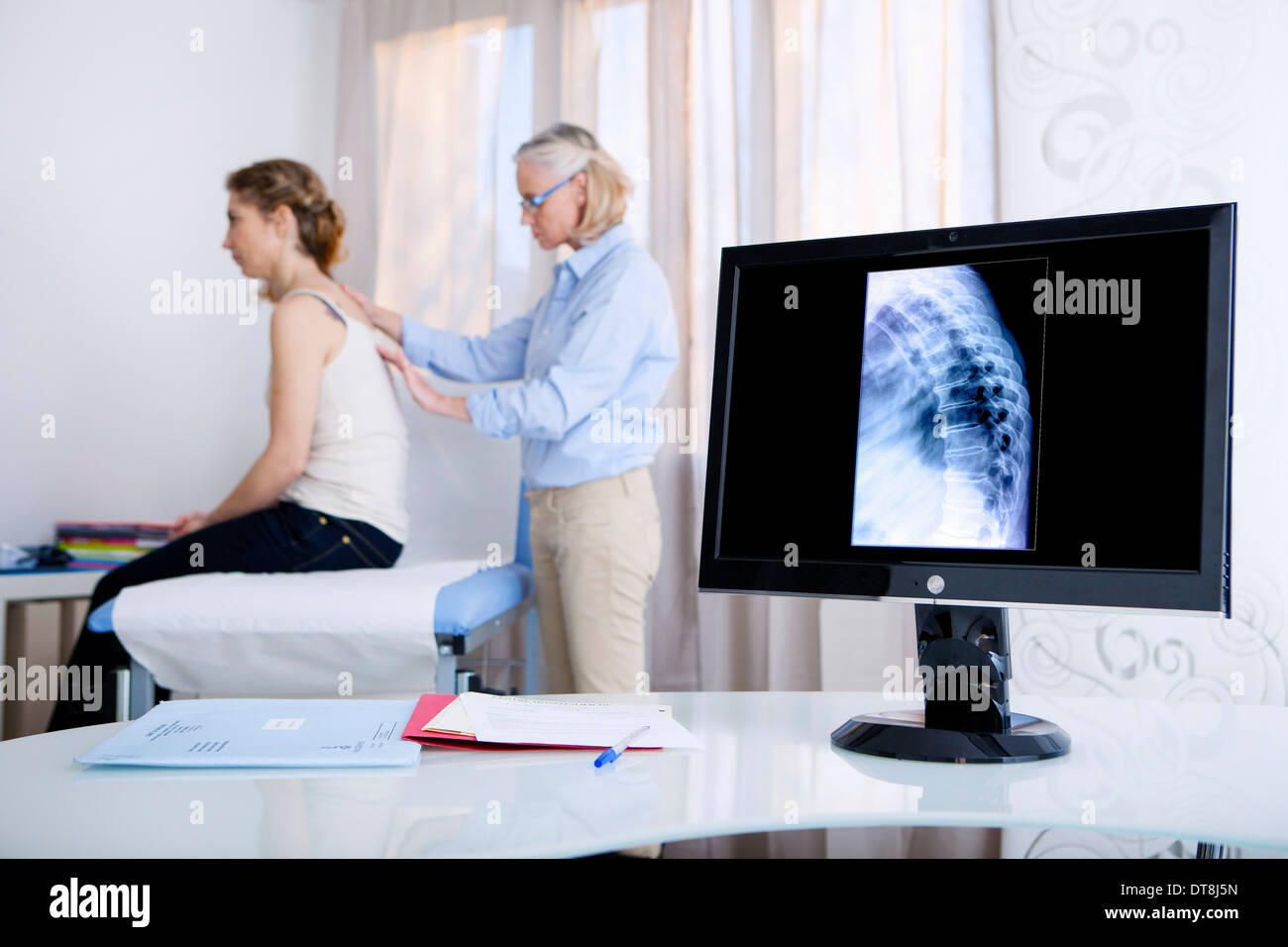 RHEUMATOLOGY CONSULTATION WOMAN Stock Photo - Alamy