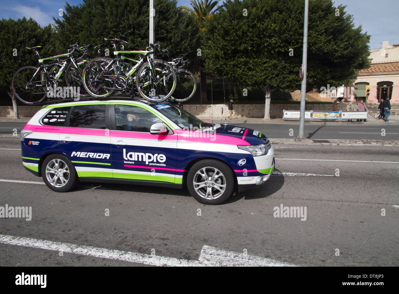 Cycling team car hi-res stock photography and images - Alamy