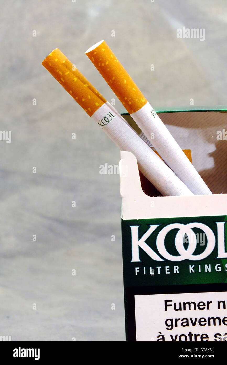 Menthol cigarette packet hi-res stock photography and images - Alamy