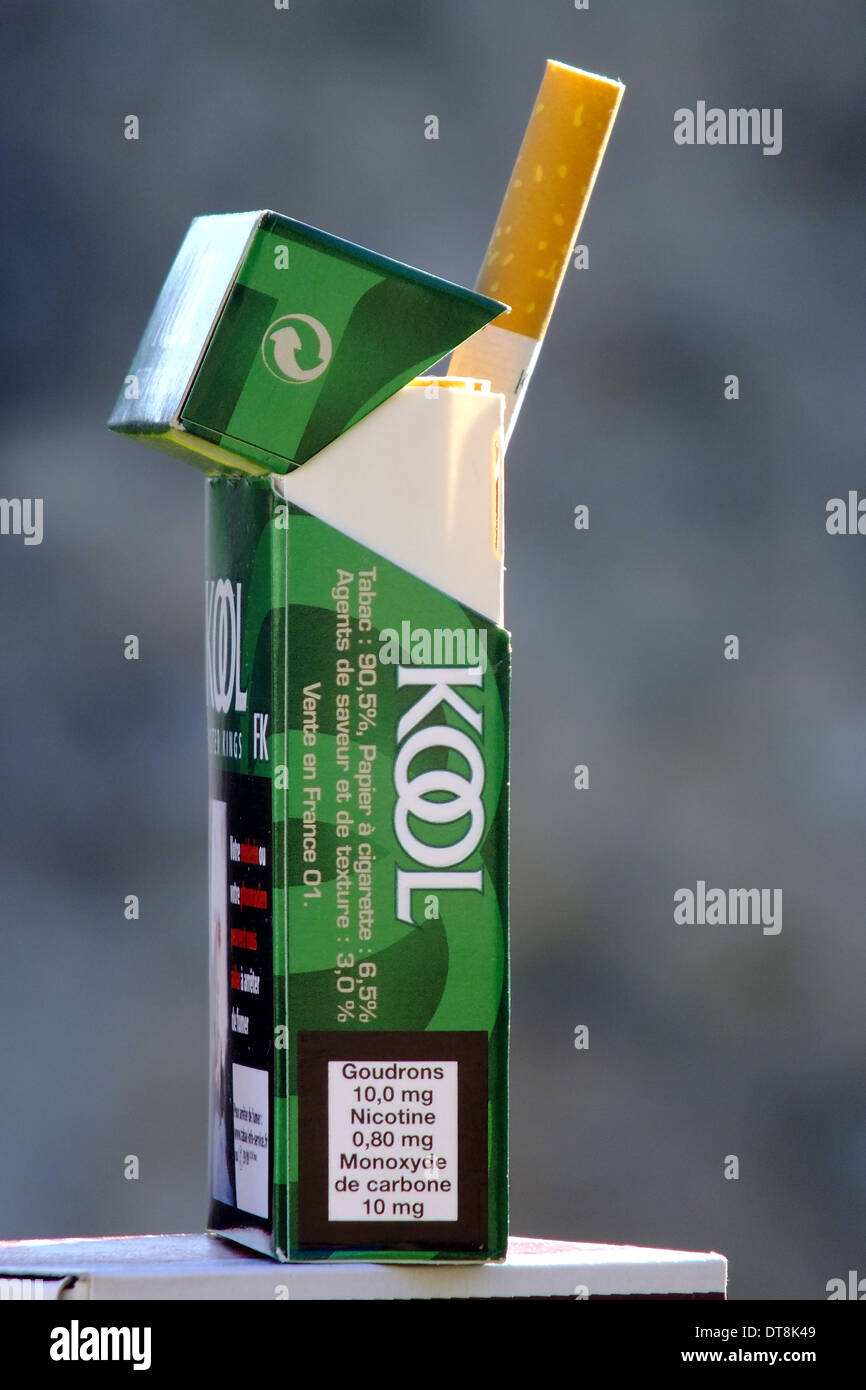 Menthol Cigarettes Stock Photos & Menthol Cigarettes Stock Images - Alamy