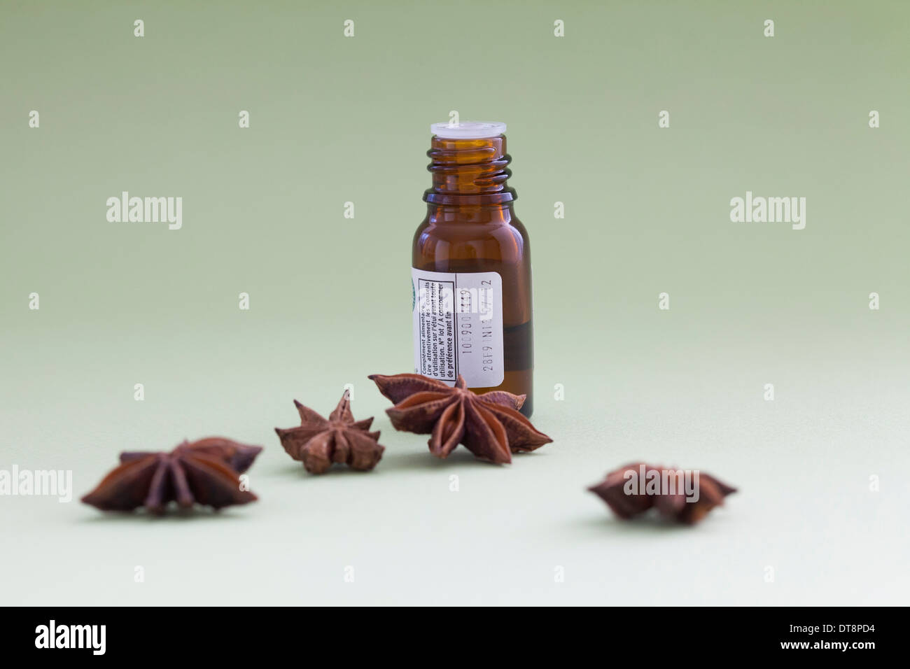 Illicium verum oil hi-res stock photography and images - Alamy