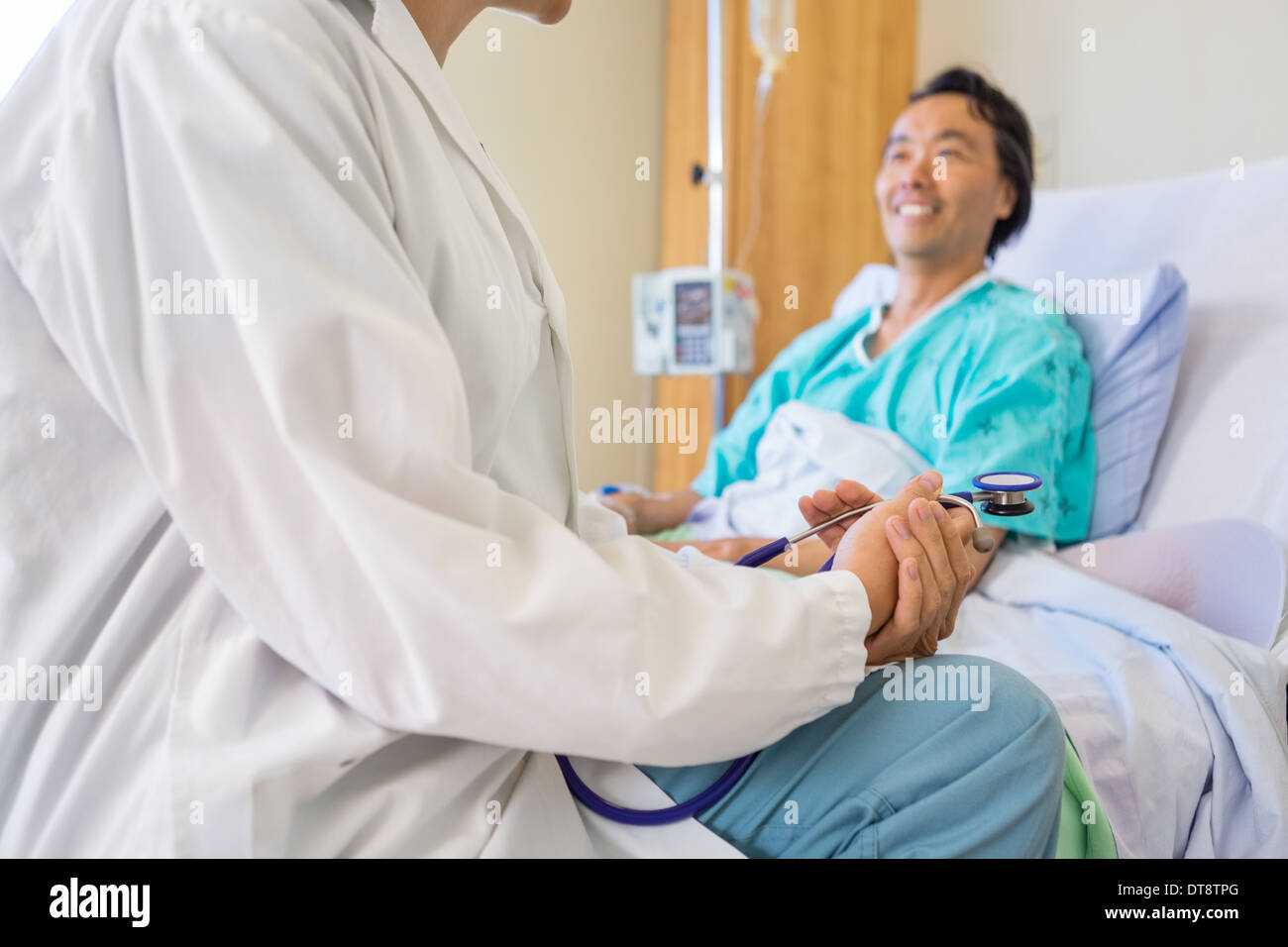 Patient hospital bed sitting up hi-res stock photography and images - Alamy