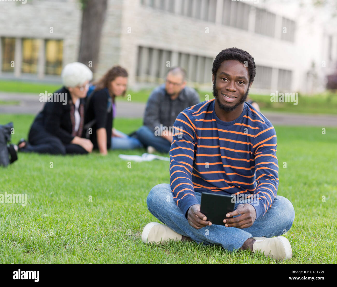College student sitting on grass hi-res stock photography and images ...