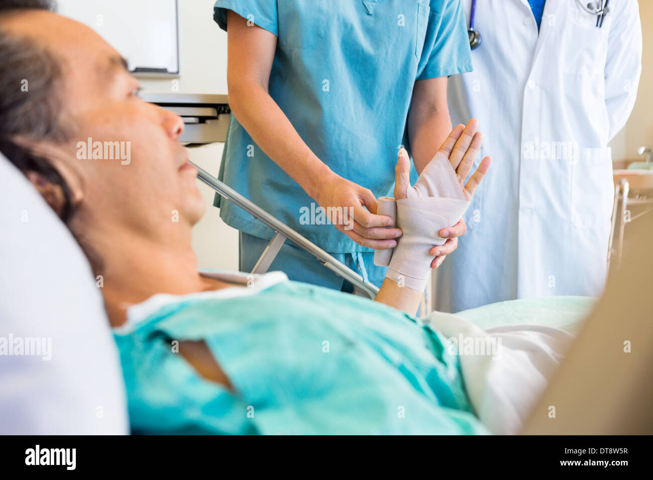 Hospital bandage hi-res stock photography and images - Alamy