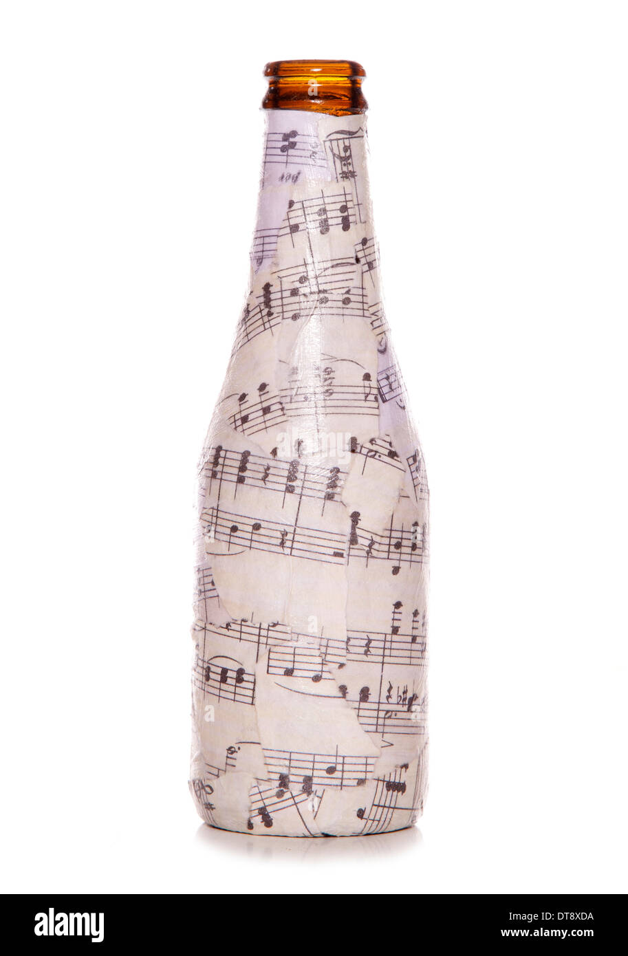 Music notes cut out hi-res stock photography and images - Alamy