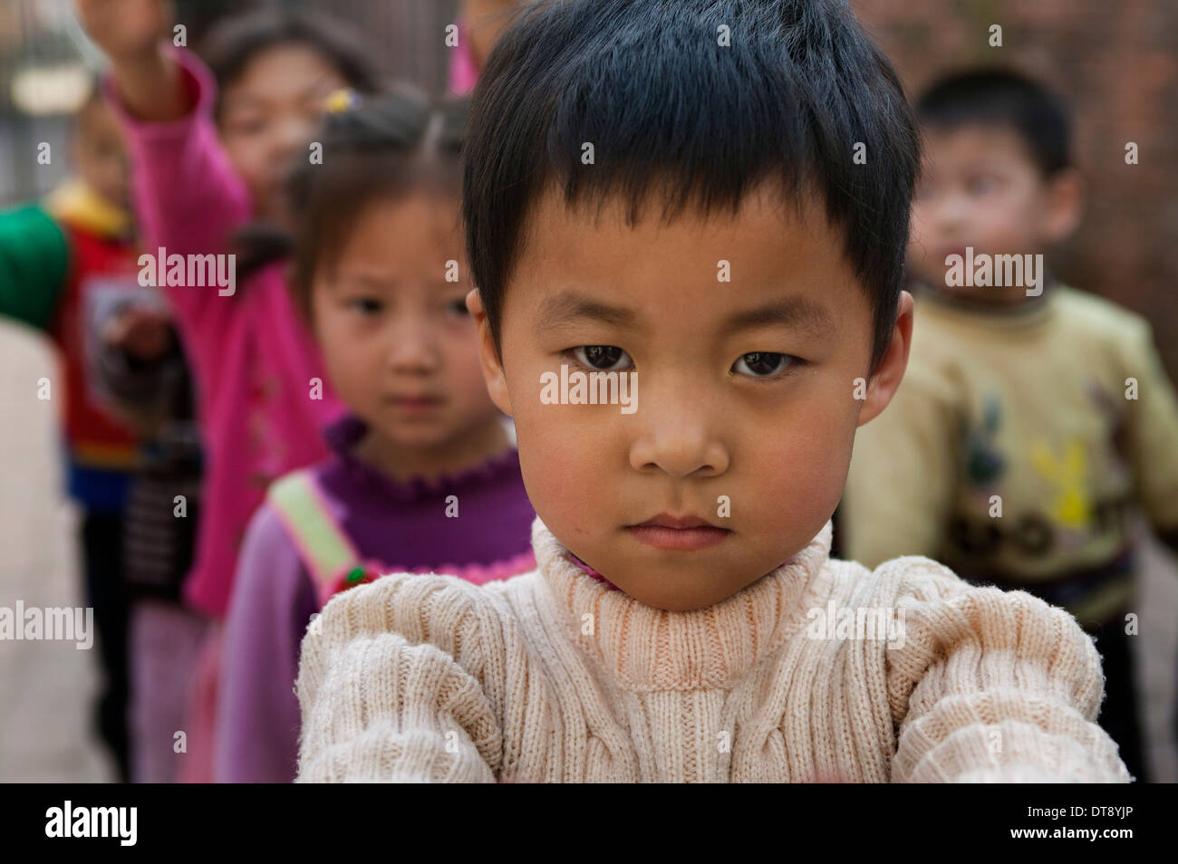 Migrant children hi-res stock photography and images - Alamy