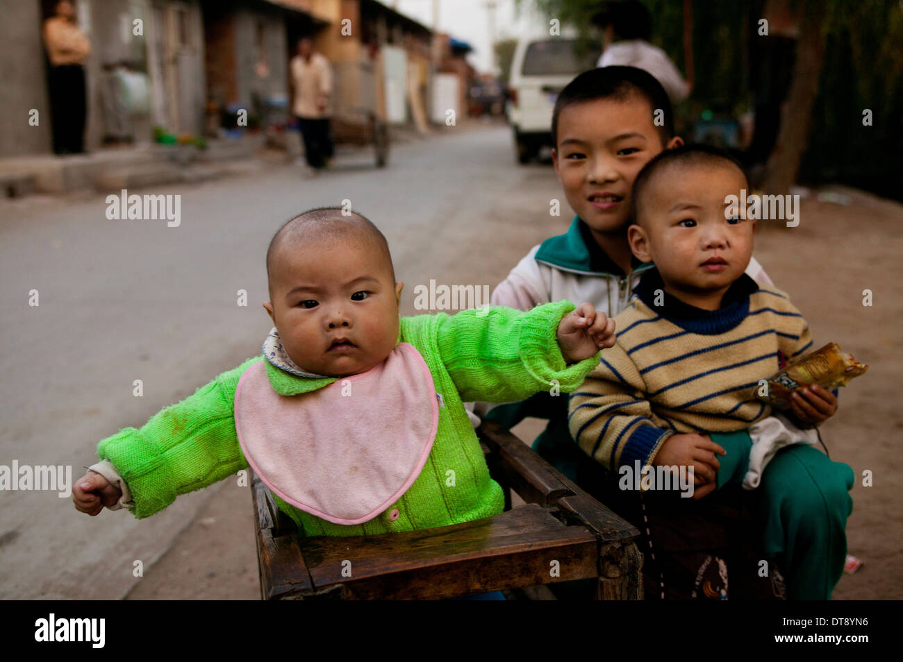 Migrant children china hi-res stock photography and images - Alamy