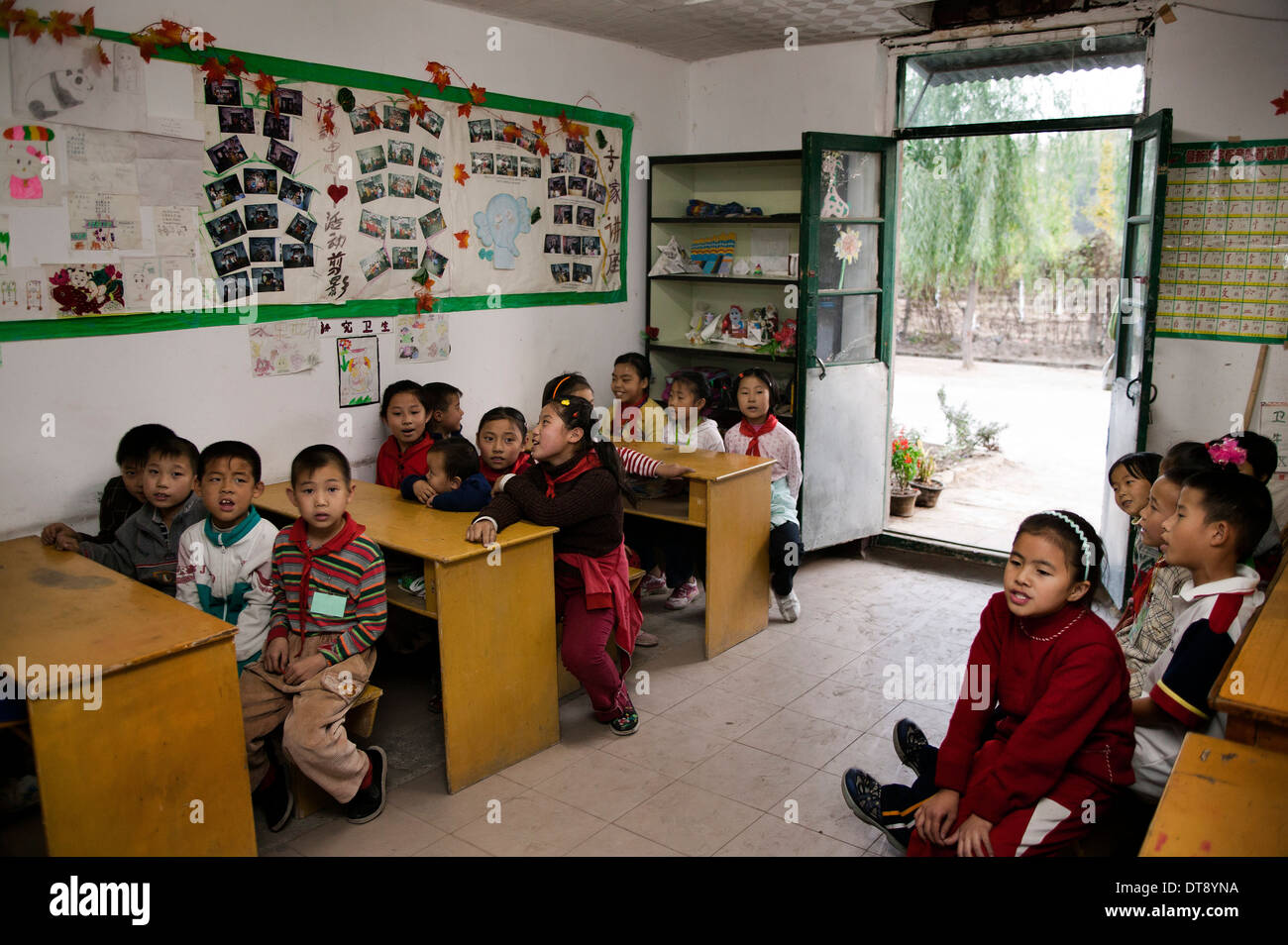 China school classroom desks hi-res stock photography and images - Alamy