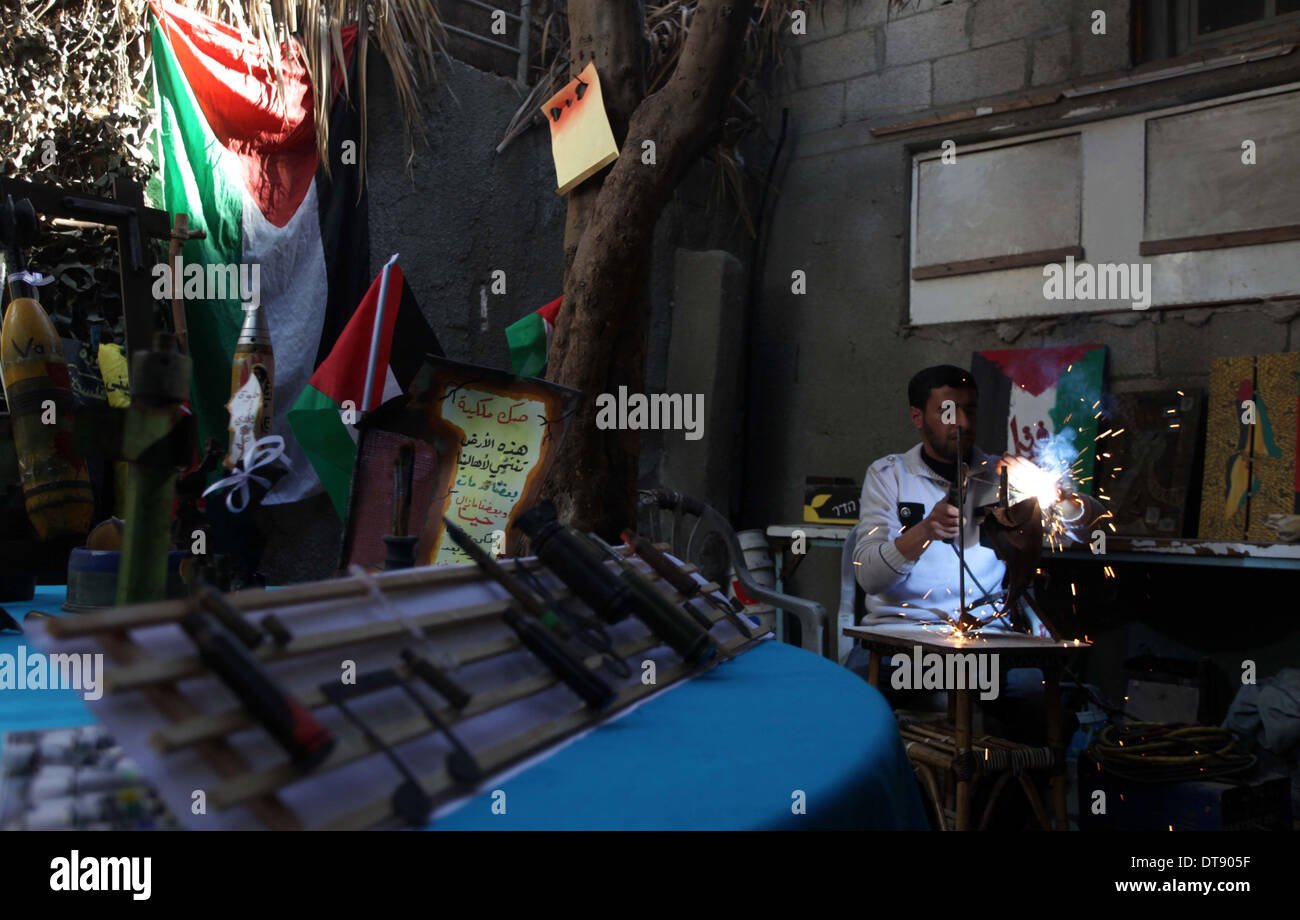 Bureij, Gaza Strip, Palestinian Territory. 12th Feb, 2014. Palestinian ...