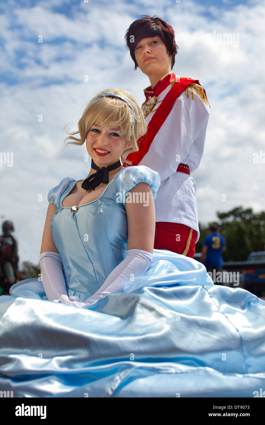 People dressed up at comic con hi-res stock photography and images - Alamy