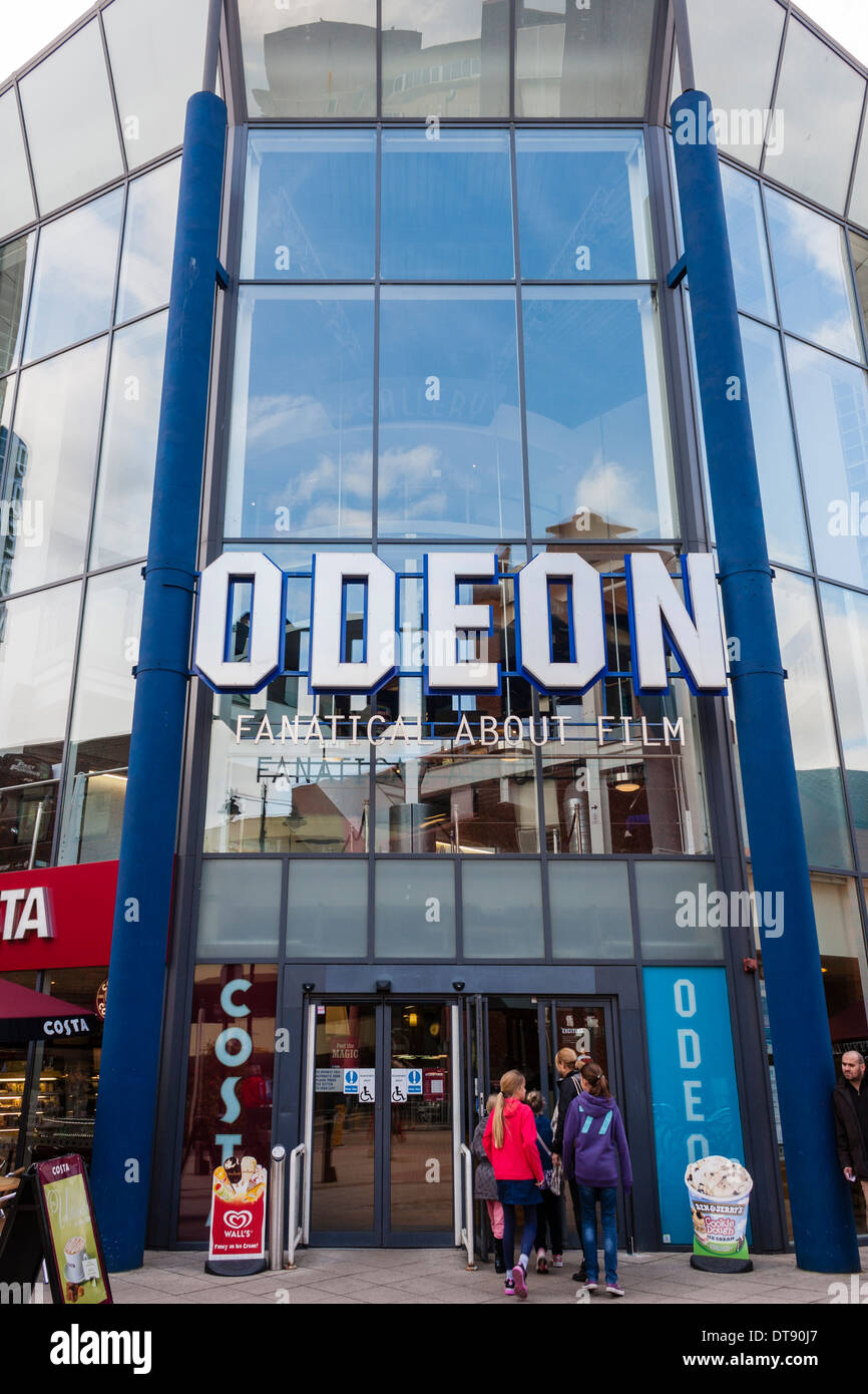 Family entering a branch of the Odeon Cinema chain, Maidenhead ...