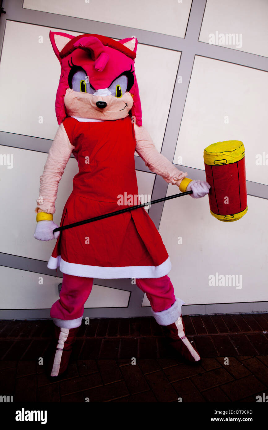 Sonic at comic con hi-res stock photography and images - Alamy
