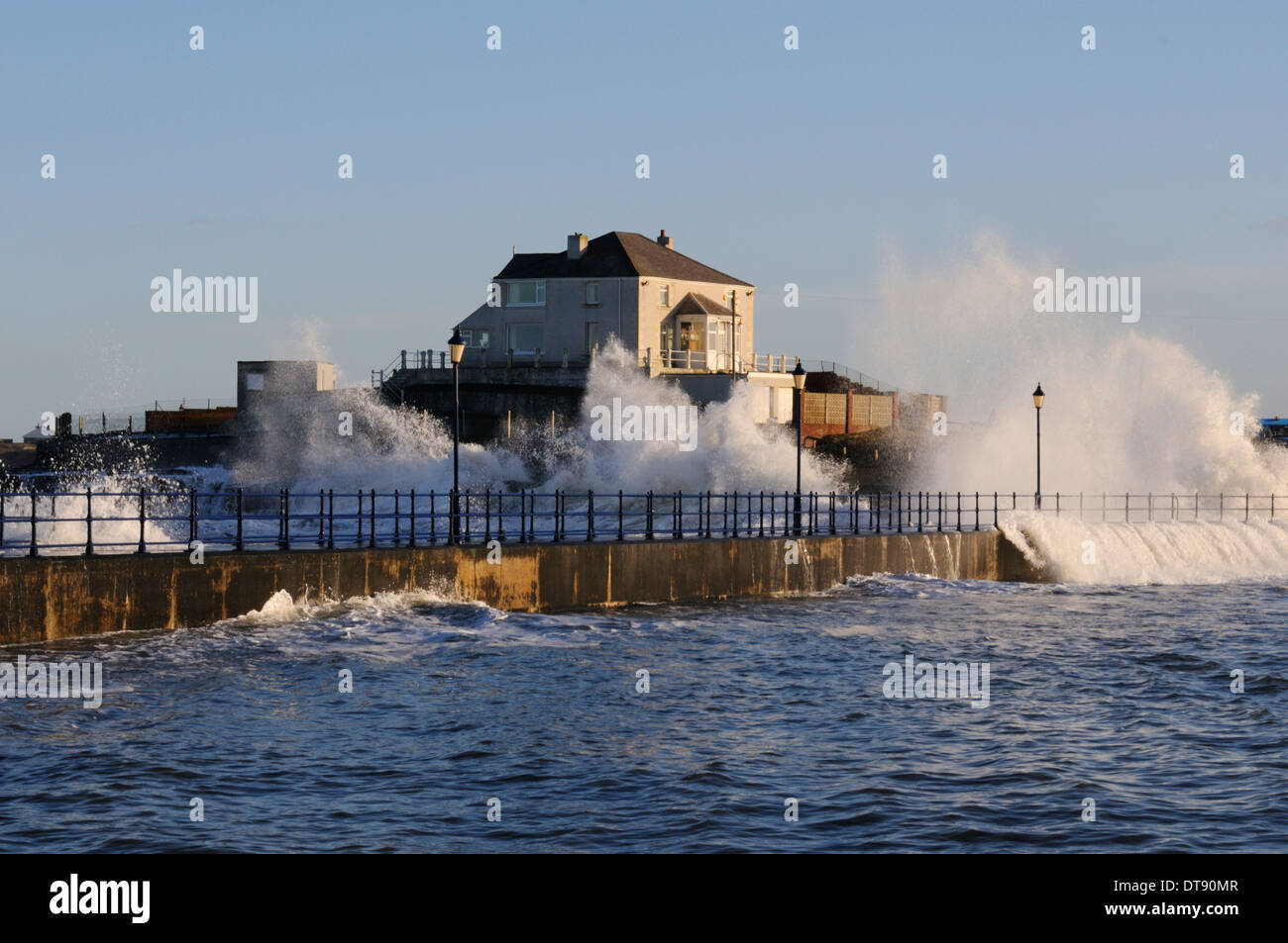 High tide & rough seas crashing around local properties at Amble ...