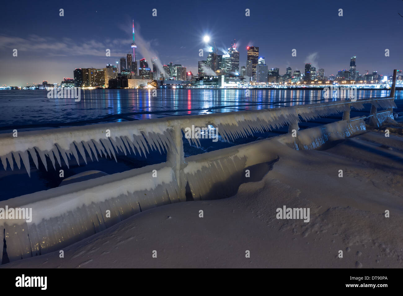 Toronto snow skyline hi-res stock photography and images - Alamy