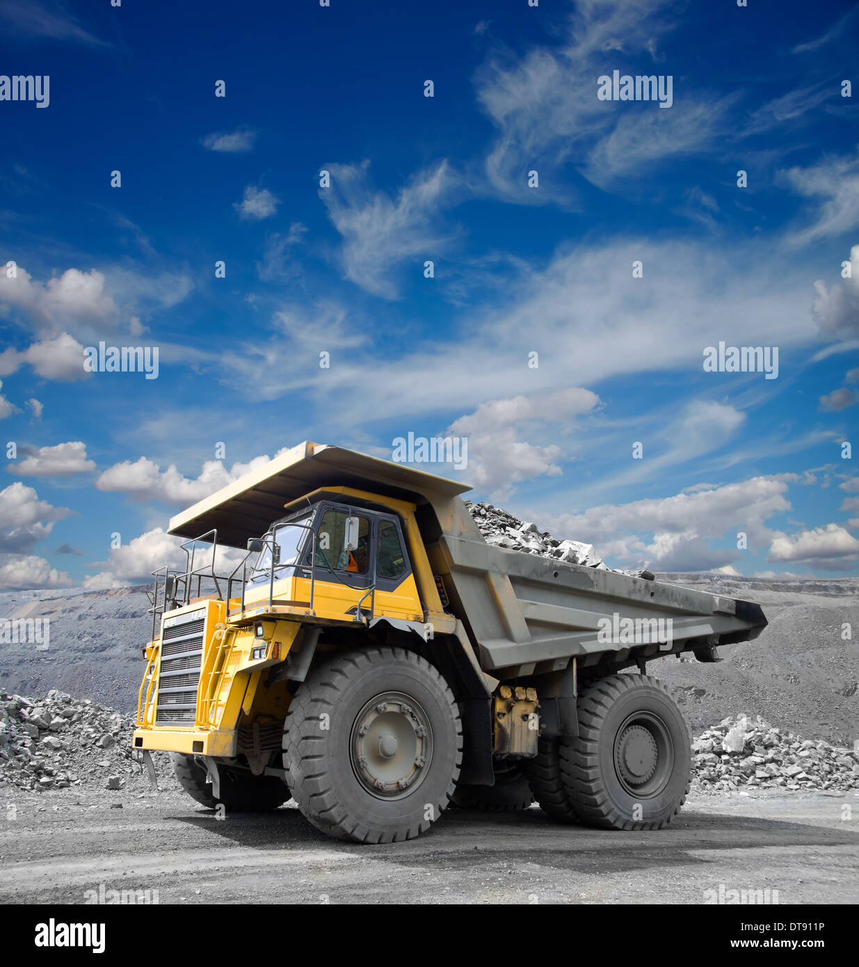 Mining truck hi-res stock photography and images - Alamy