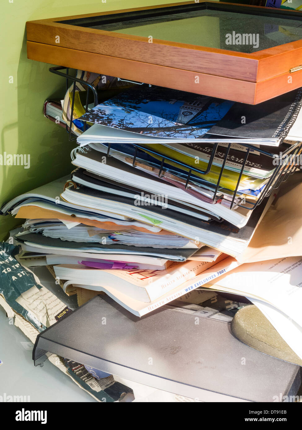 Messy office with books hi-res stock photography and images - Alamy
