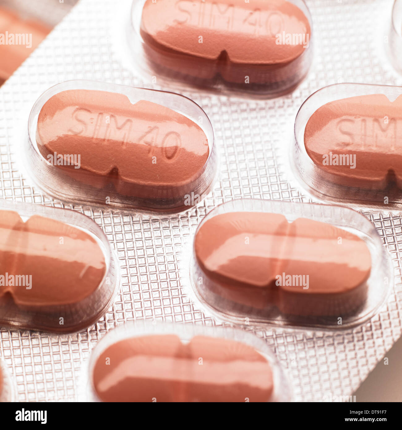 Statins, cholesterol reducing tablets Stock Photo - Alamy