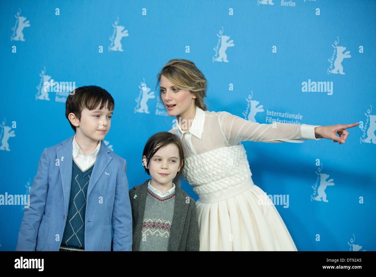 Child actors hi-res stock photography and images - Alamy