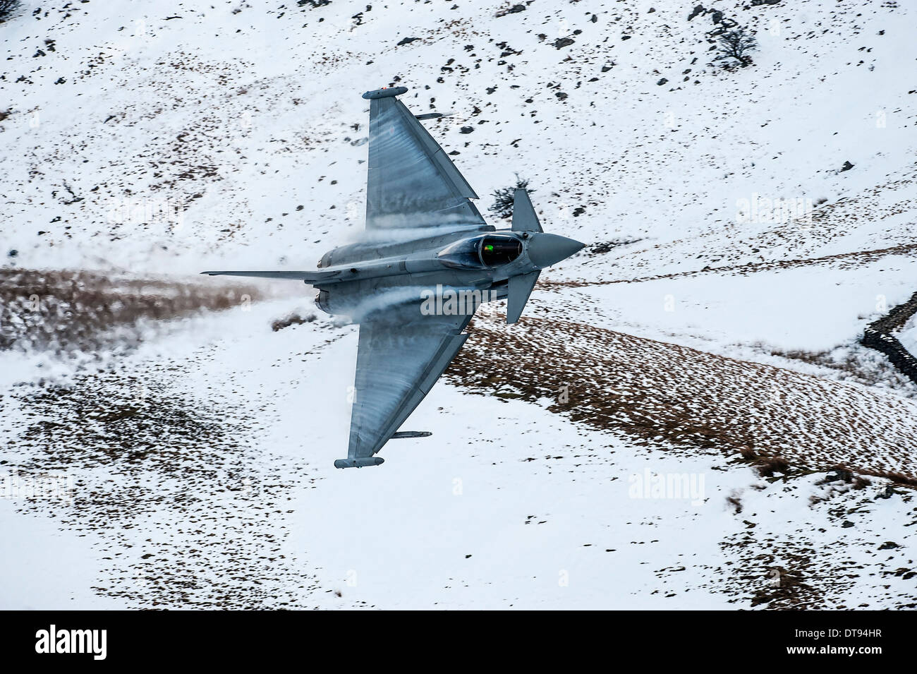 Flying level hi-res stock photography and images - Alamy