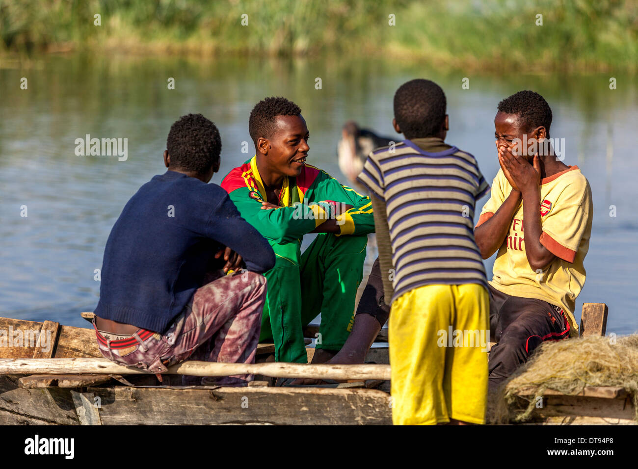 Sharing a fish hi-res stock photography and images - Alamy