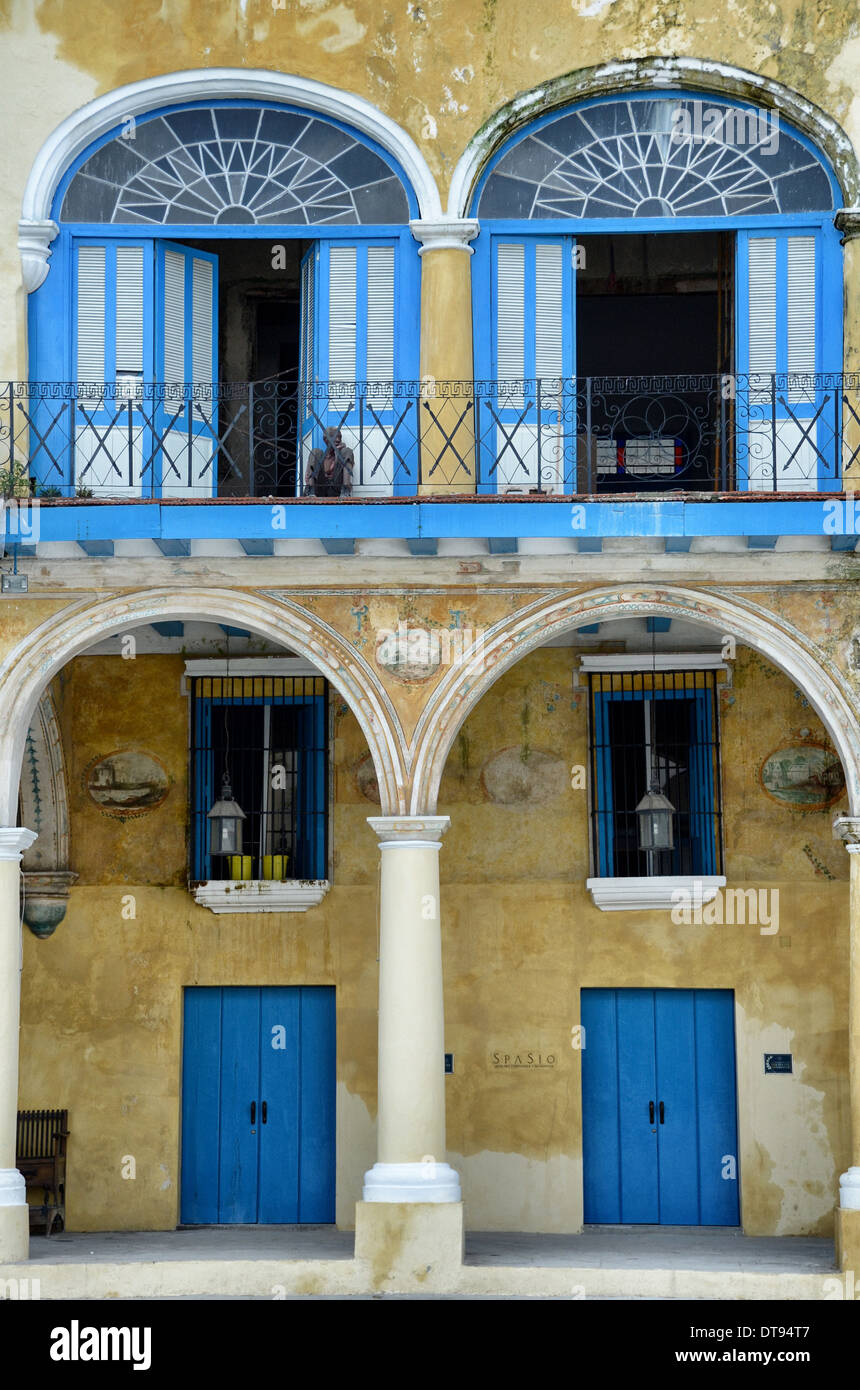 Havana cuba stained glass windows hi-res stock photography and images ...