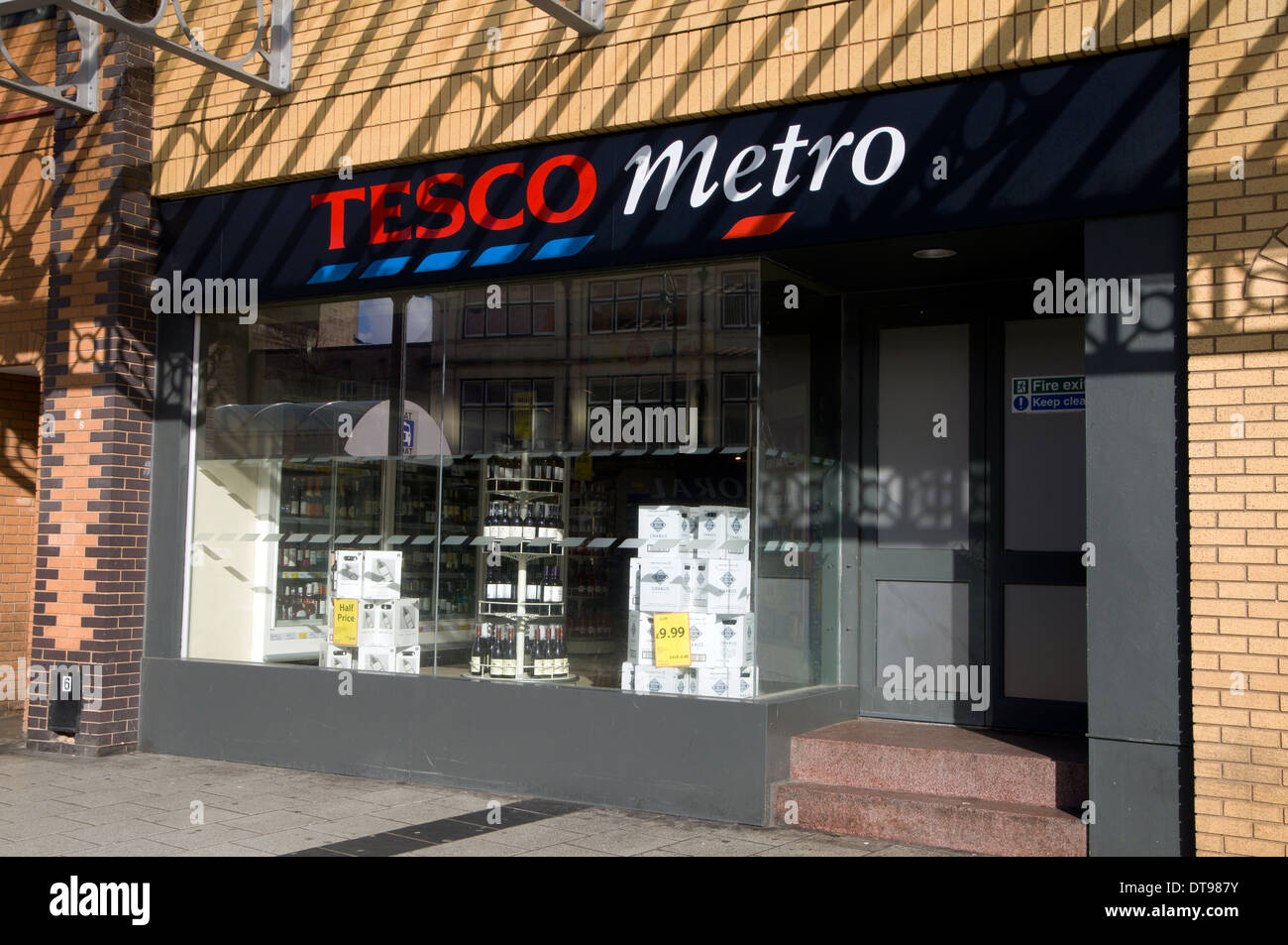 Local tesco outlet hi-res stock photography and images - Alamy