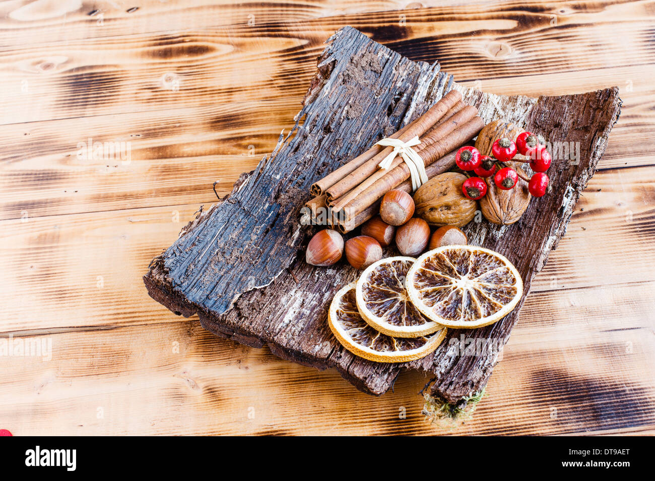 Country-style tray made of tree bark Stock Photo - Alamy