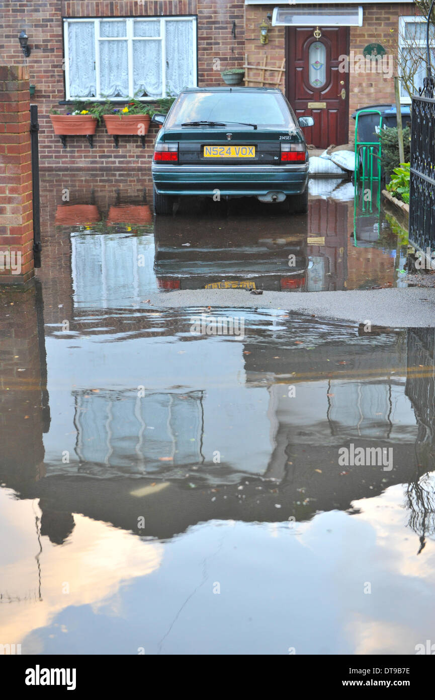 Staines, Surrey, UK. 12th February 2014. Flooding endangering ...