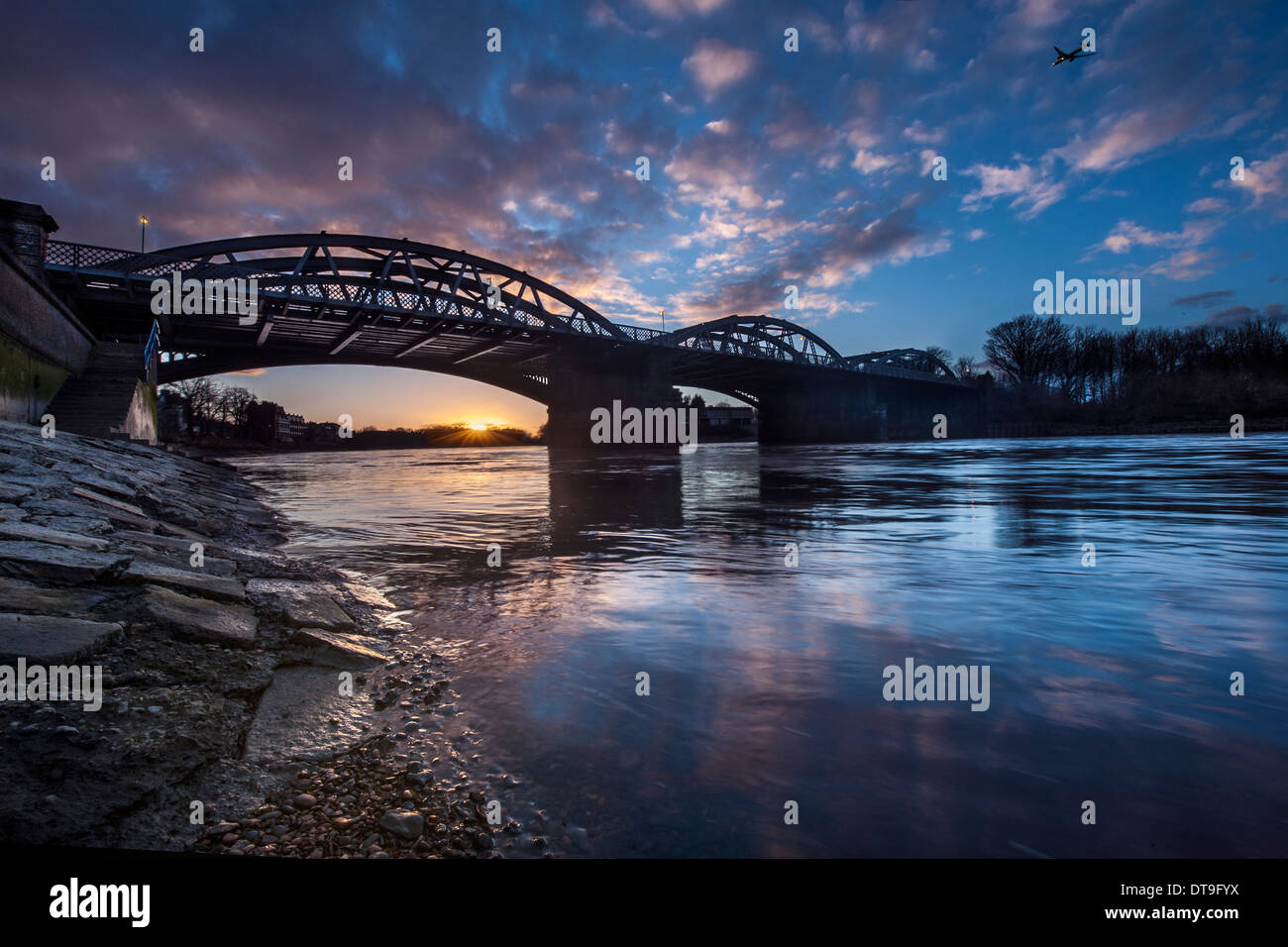 Barnes Bridge at dusk Stock Photo - Alamy