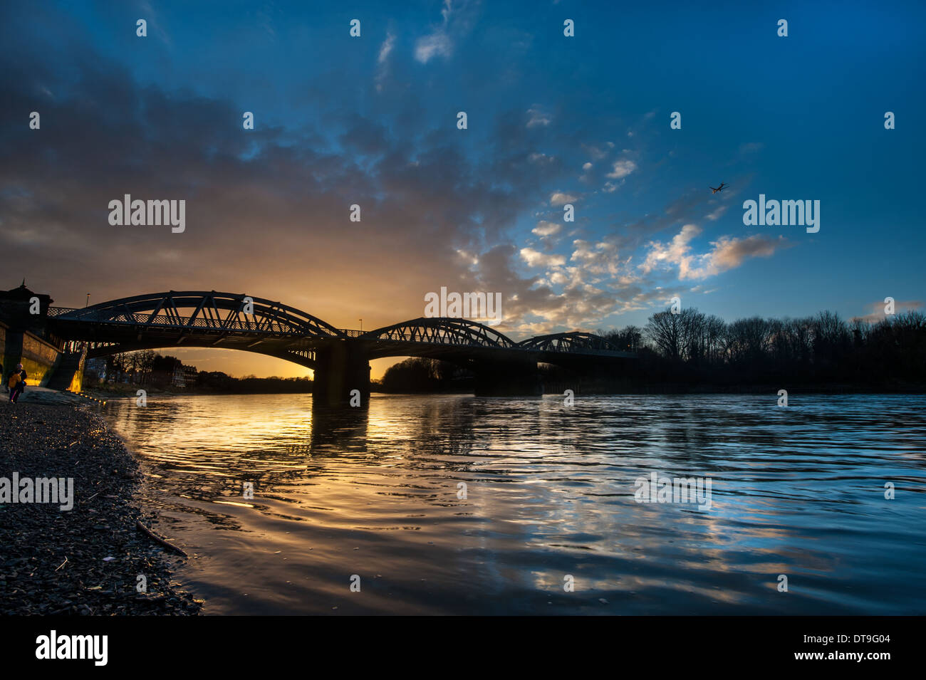 Barnes bridge hi-res stock photography and images - Alamy