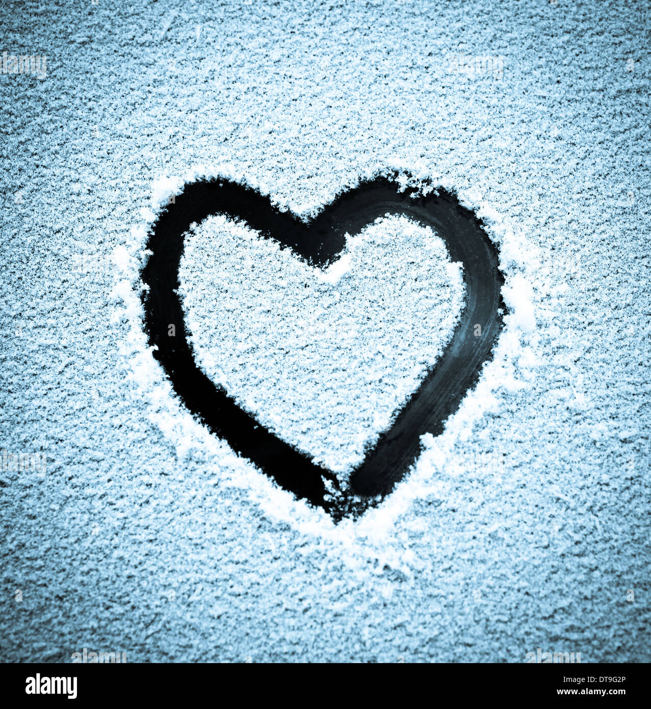 Picture of a heart drawing in the snow Stock Photo - Alamy