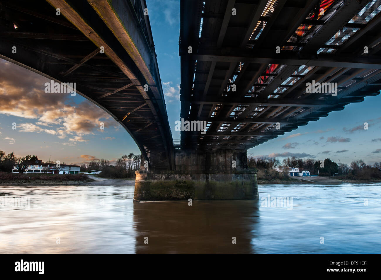Barnes Bridge at dusk Stock Photo - Alamy