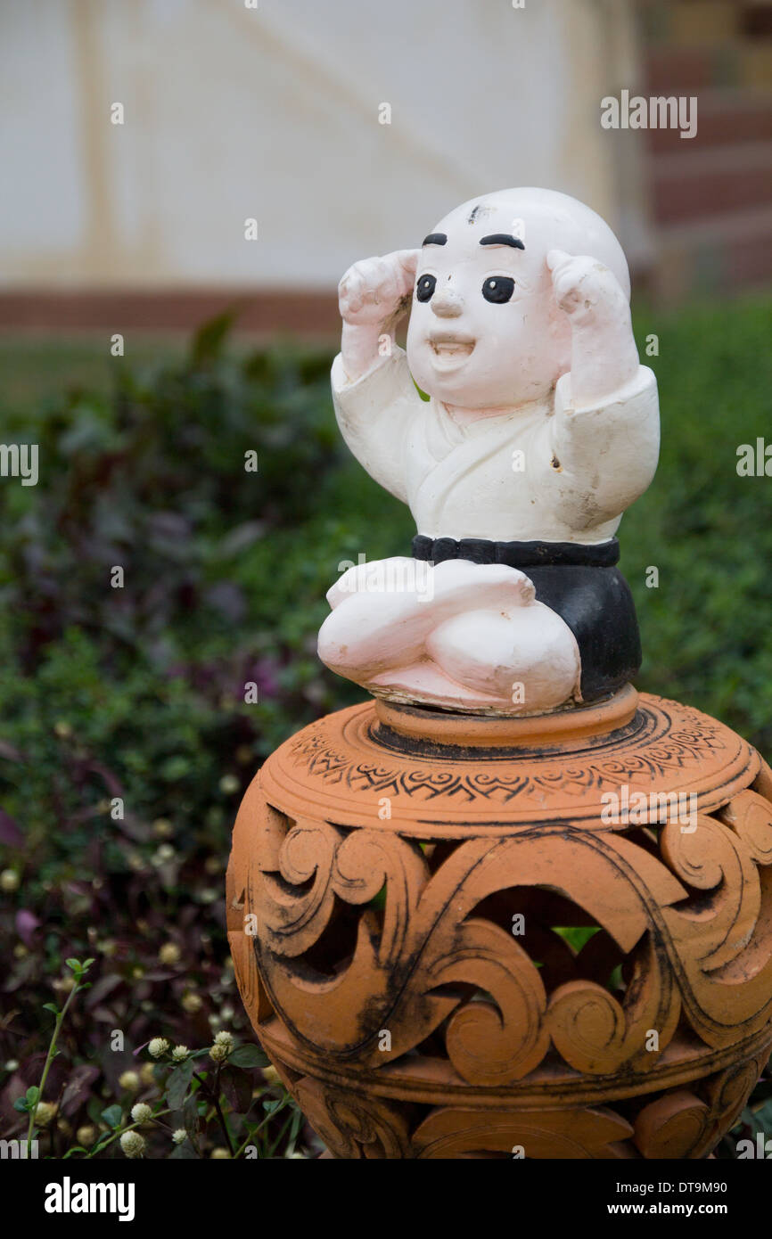 Statues of children sitting on the jar Stock Photo - Alamy
