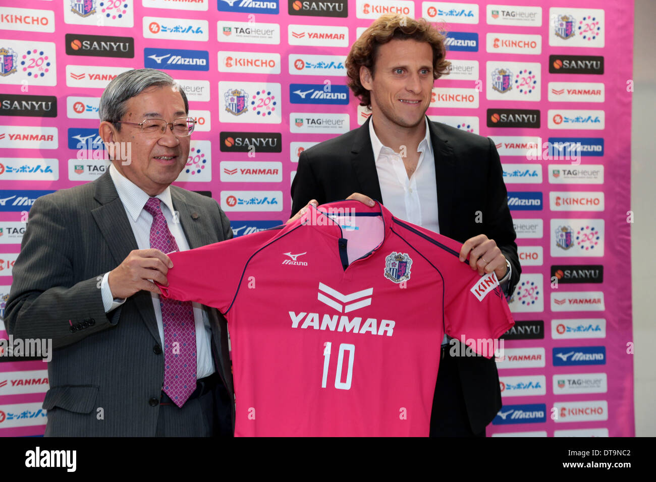 Osaka japan player soccer hi-res stock photography and images - Alamy