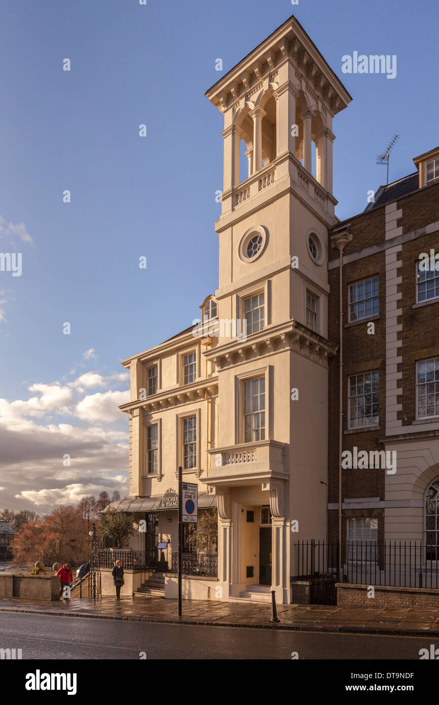 The Pitcher and Piano Public House on the Richmond riverside,viewed ...