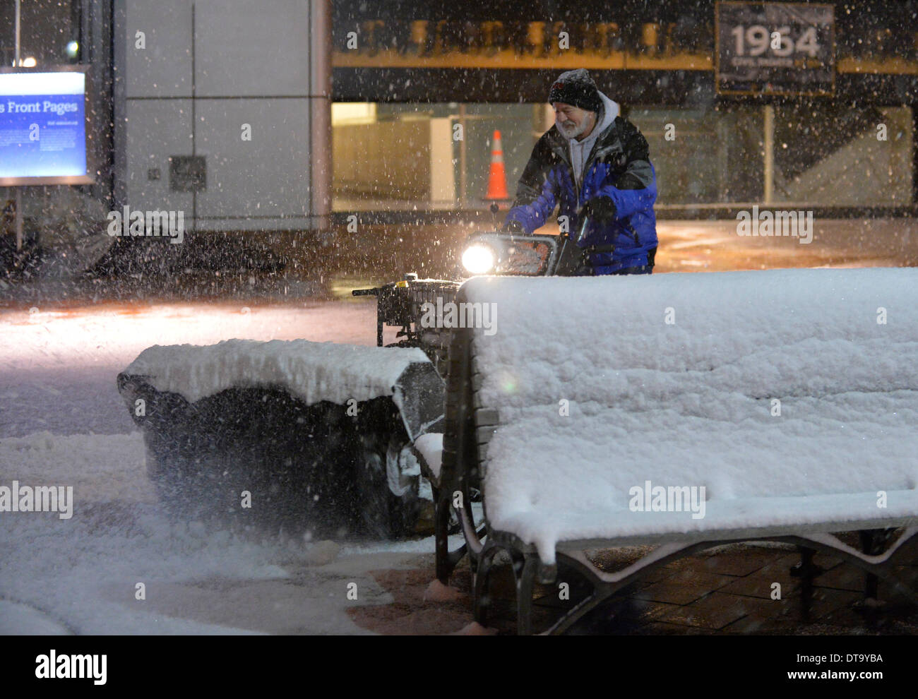 Leaving thousands homes without power hi-res stock photography and ...