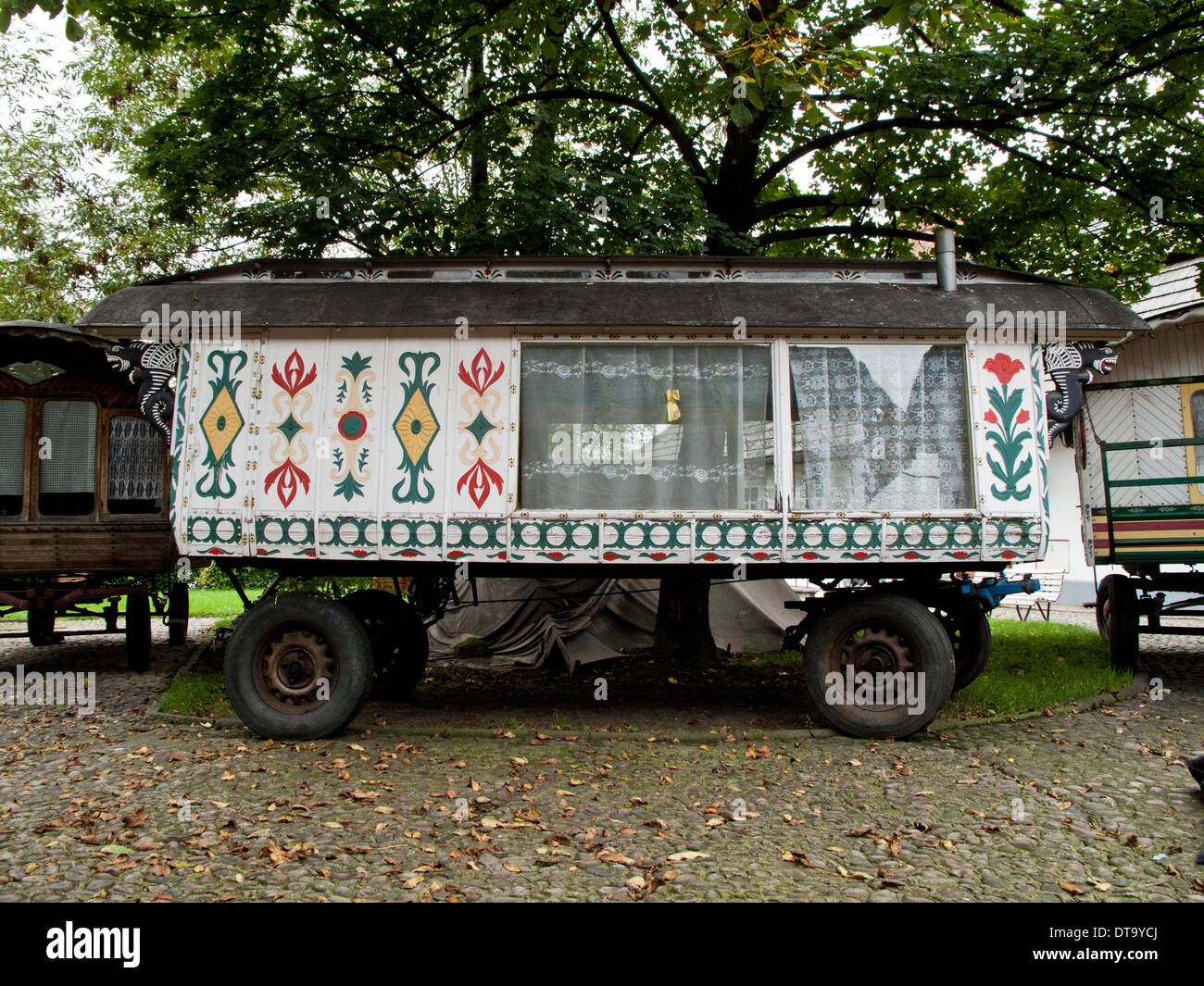 Gypsy wagon hi-res stock photography and images - Alamy
