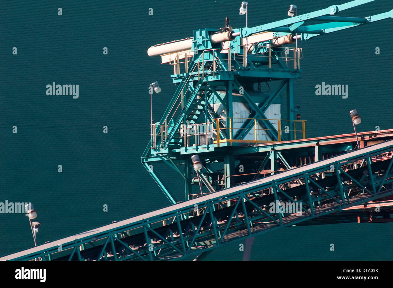 Loading coal into ship hi-res stock photography and images - Alamy