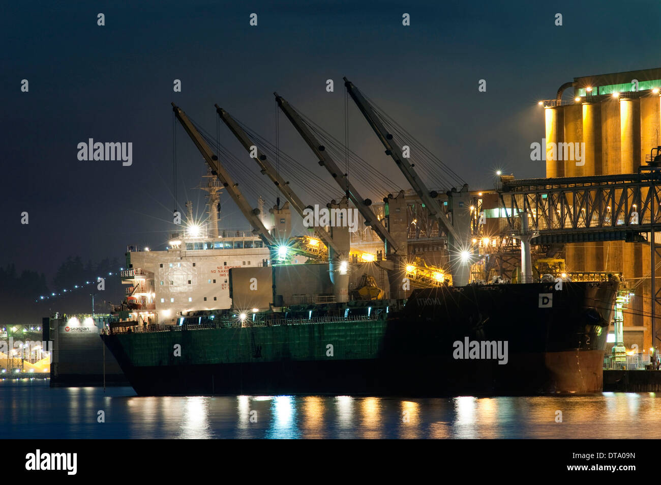 Ship Loading Grain Shipping Terminal High Resolution Stock Photography ...