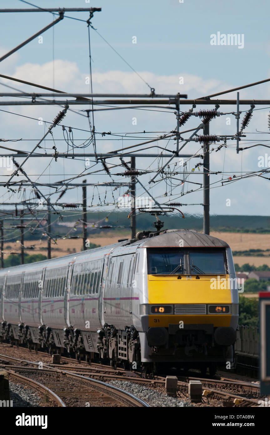 East Coast 225 intercity train entering Berwick-upon-Tweed train ...