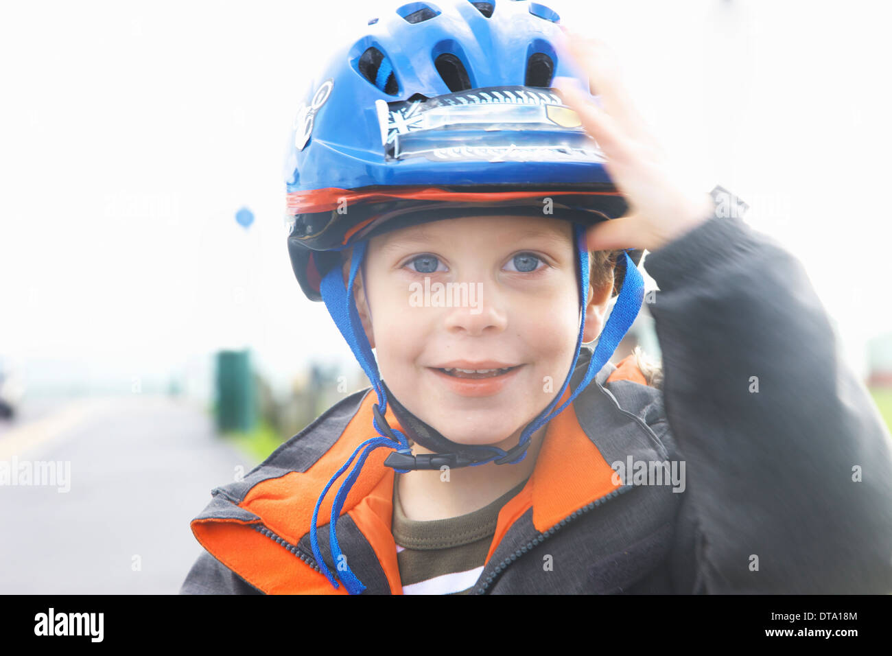Helmet contact hi-res stock photography and images - Alamy