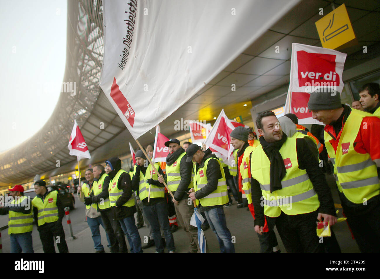 Duesseldorf, Germany. 13th Feb, 2014. Verdi union members walk through ...