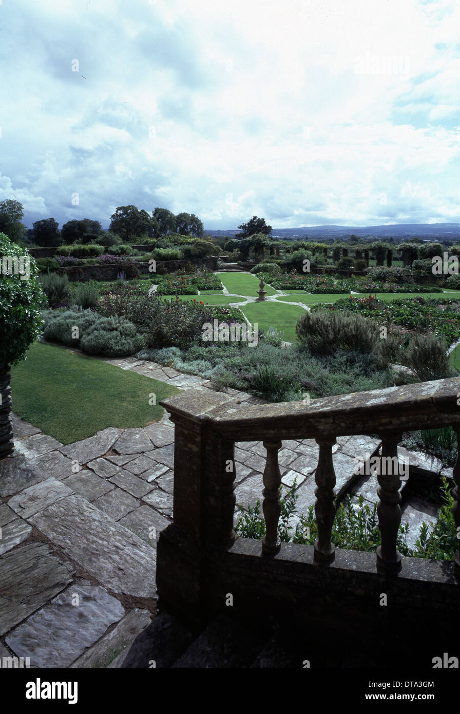 English edwardian arts and crafts architecture hi-res stock photography ...