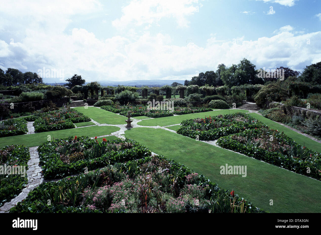 Edwardian garden hi-res stock photography and images - Alamy