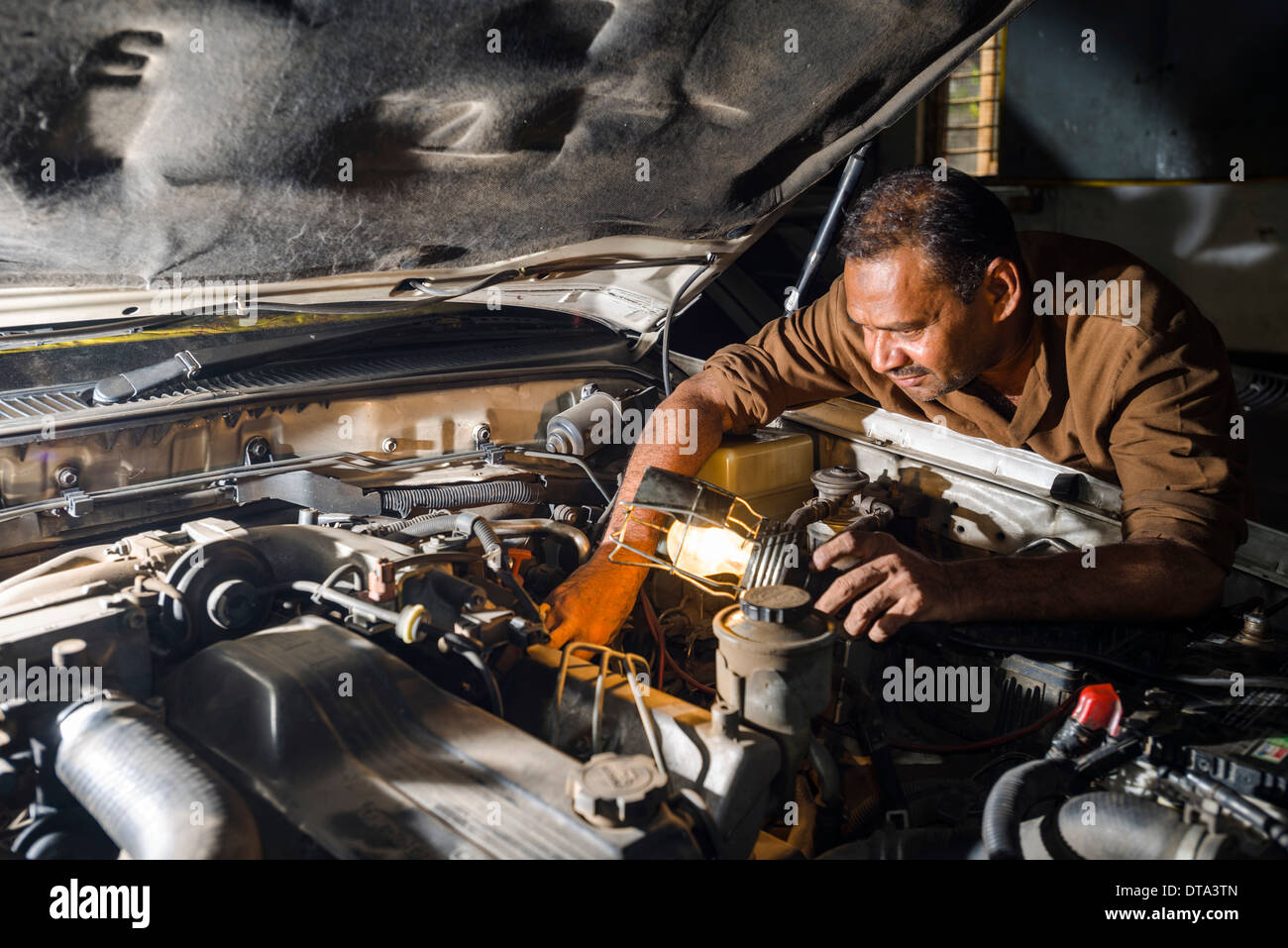 Auto Mechanic India High Resolution Stock Photography and Images - Alamy