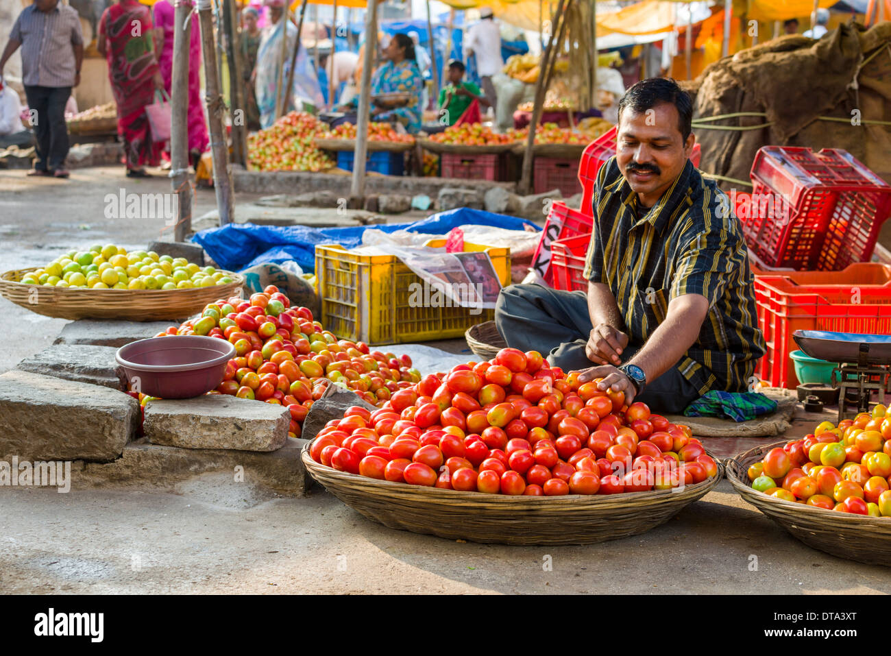 Selling a tomato hi-res stock photography and images - Alamy