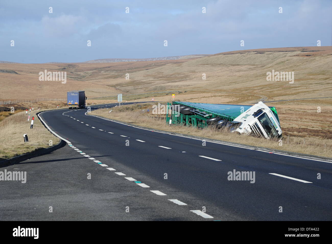 Woodhead Pass Uk 13th Feb 2014 An Overturned Lorry On The A628 Woodhead Pass Between