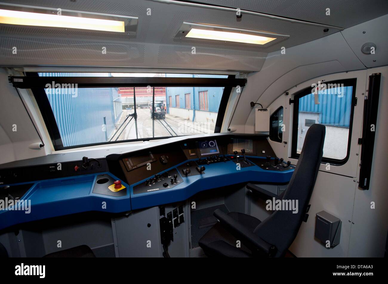 Vienna, Austria. 12th Feb, 2014. New train Railjet (Viaggio Comfort ...