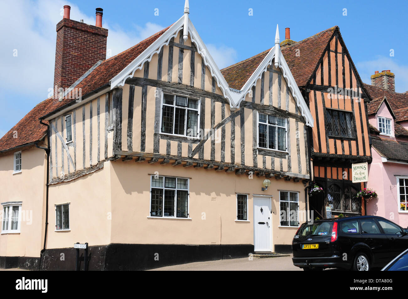 Medieval houses jettying hi-res stock photography and images - Alamy