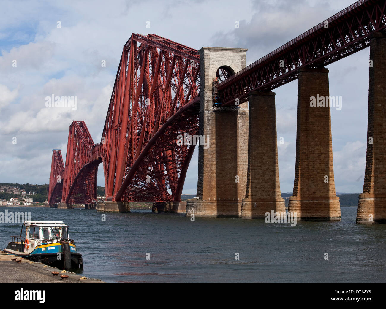 Edinburgh, Forth bridge über den Firth of Forth Stock Photo - Alamy